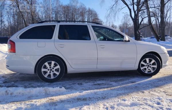 Balts Skoda Octavia 2012 Rīga, ar dzinēja tilpumu 1.60 L un nobraukumu 375 tūkst. km par 2590 €, foto 8 vietnē AUTOMOTO.COM.LV