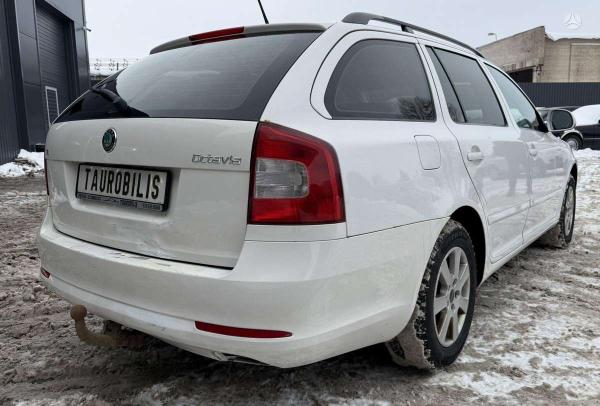 White Skoda Octavia 2012 in Rokiskis, with an engine capacity of 1.60 L and mileage of 326 thousand km for 2400 €, photo 7 on AUTOMOTO.COM.LV