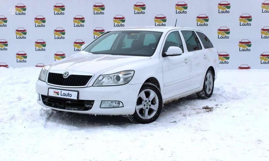 White Skoda Octavia 2012 in Vilnius, with an engine capacity of 1.60 L and mileage of 304 thousand km for 5390 €, photo 1 on AUTOMOTO.COM.LV