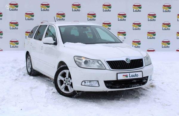 White Skoda Octavia 2012 in Vilnius, with an engine capacity of 1.60 L and mileage of 304 thousand km for 5390 €, photo 2 on AUTOMOTO.COM.LV