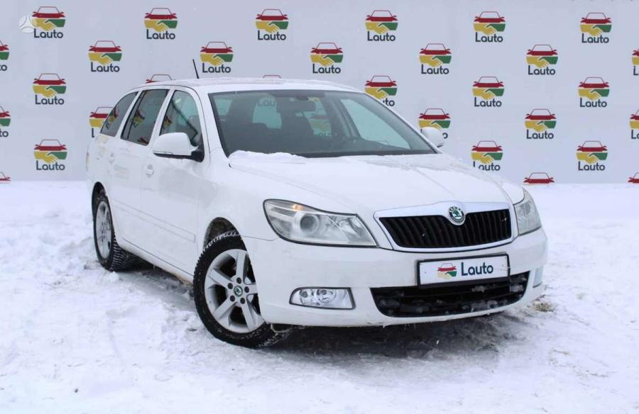 White Skoda Octavia 2012 in Vilnius, with an engine capacity of 1.60 L and mileage of 304 thousand km for 5390 €, photo 2 on AUTOMOTO.COM.LV