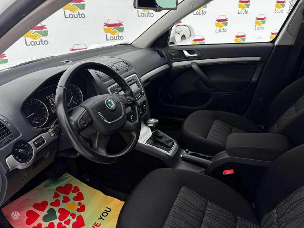 Balts Skoda Octavia 2012 Viļņa, ar dzinēja tilpumu 1.60 L un nobraukumu 304 tūkst. km par 5390 €, foto 11 vietnē AUTOMOTO.COM.LV