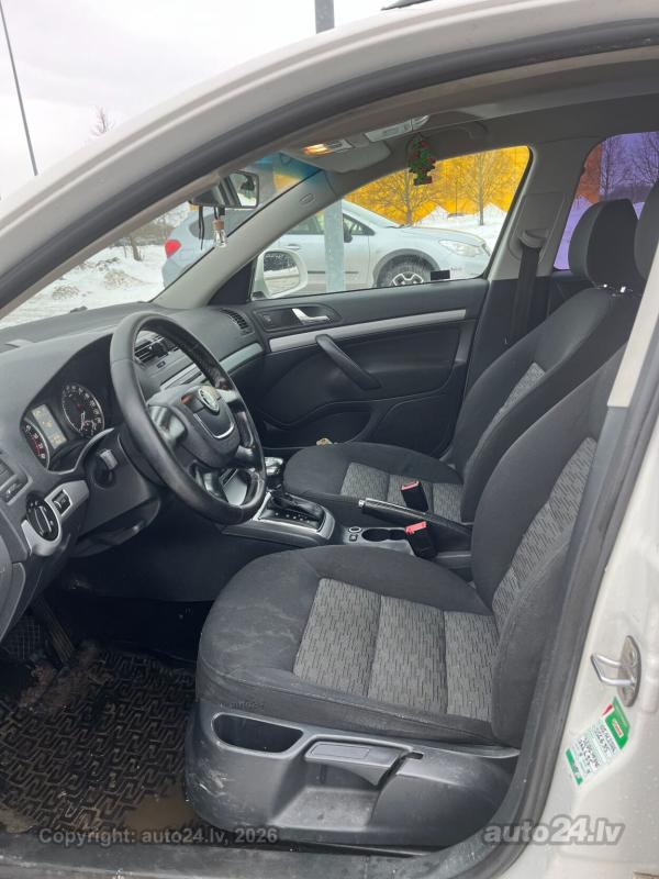White Skoda Octavia 2012 in Tallinn, with an engine capacity of 1.60 L and mileage of 356 thousand km for 1800 €, photo 11 on AUTOMOTO.COM.LV