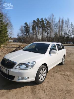 White Skoda Octavia 2012 in Visaginas, with an engine capacity of 1.60 L and mileage of 298 thousand km for 3500 €, photo 3 on AUTOMOTO.COM.LV
