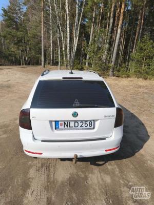 White Skoda Octavia 2012 in Visaginas, with an engine capacity of 1.60 L and mileage of 298 thousand km for 3500 €, photo 5 on AUTOMOTO.COM.LV