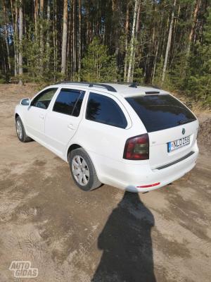 White Skoda Octavia 2012 in Visaginas, with an engine capacity of 1.60 L and mileage of 298 thousand km for 3500 €, photo 6 on AUTOMOTO.COM.LV