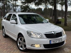 White Skoda Octavia 2012 in Vilnius, with an engine capacity of 1.60 L and mileage of 320 thousand km for 3650 €, photo  on AUTOMOTO.COM.LV