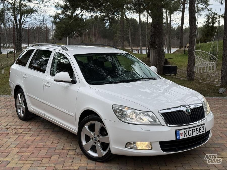 White Skoda Octavia 2012 in Vilnius, with an engine capacity of 1.60 L and mileage of 320 thousand km for 3650 €, photo 4 on AUTOMOTO.COM.LV