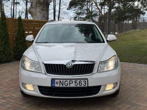 White Skoda Octavia 2012 in Vilnius, with an engine capacity of 1.60 L and mileage of 320 thousand km for 3650 €, photo 6 on AUTOMOTO.COM.LV