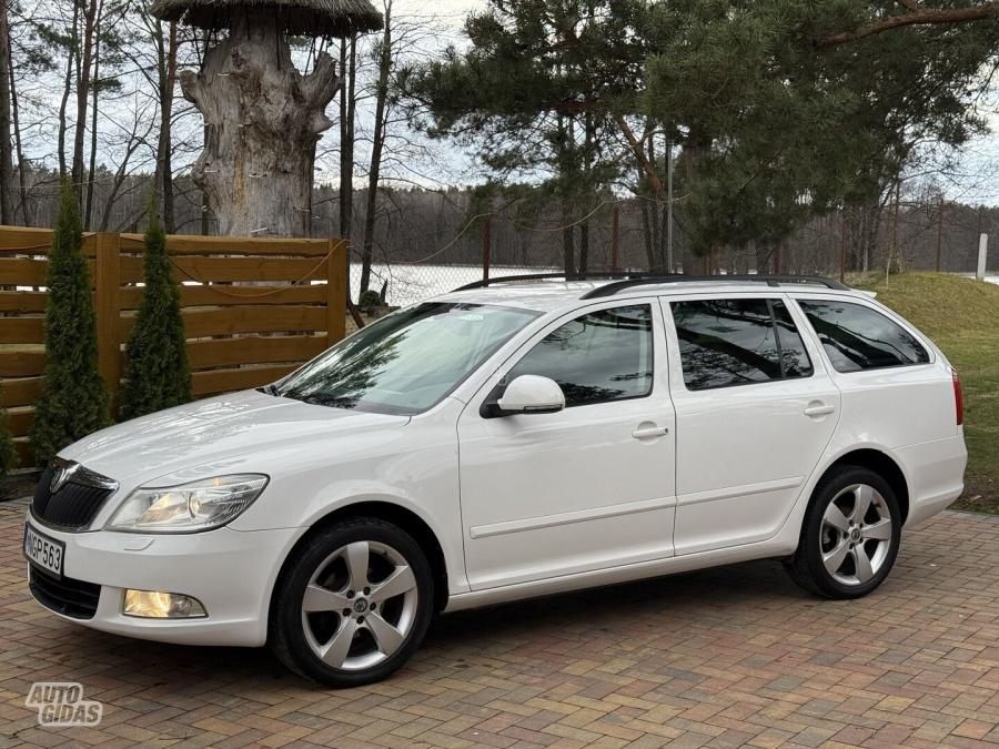 White Skoda Octavia 2012 in Vilnius, with an engine capacity of 1.60 L and mileage of 320 thousand km for 3650 €, photo 10 on AUTOMOTO.COM.LV