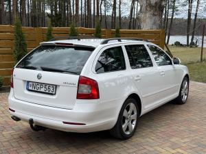 White Skoda Octavia 2012 in Vilnius, with an engine capacity of 1.60 L and mileage of 320 thousand km for 3650 €, photo 16 on AUTOMOTO.COM.LV