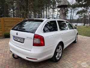 White Skoda Octavia 2012 in Vilnius, with an engine capacity of 1.60 L and mileage of 320 thousand km for 3650 €, photo 18 on AUTOMOTO.COM.LV