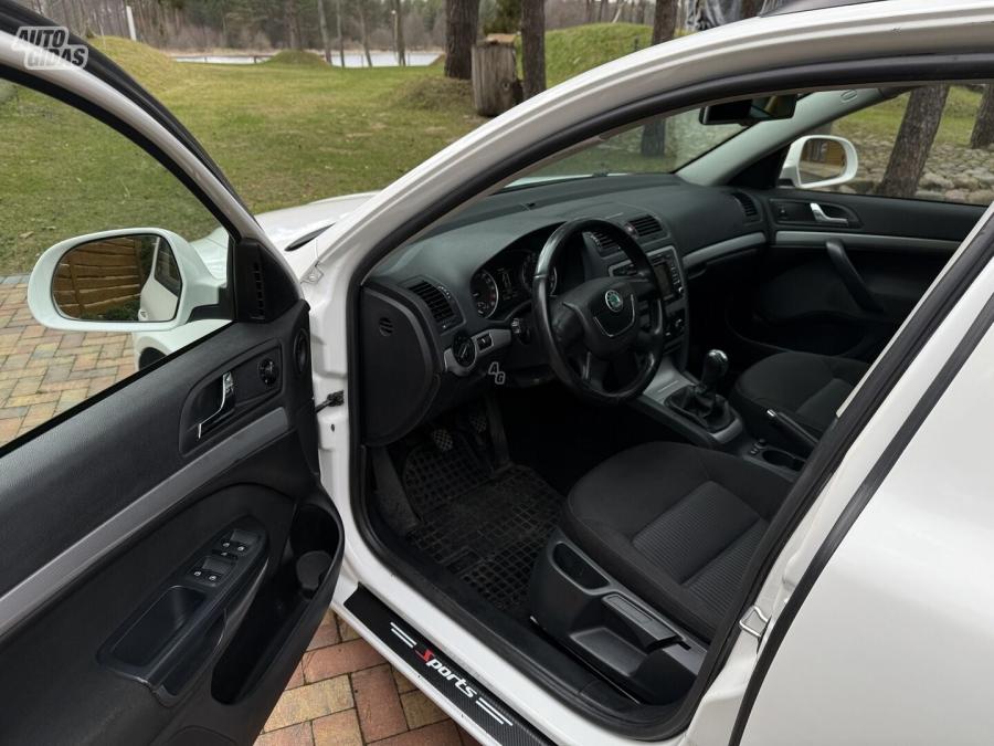White Skoda Octavia 2012 in Vilnius, with an engine capacity of 1.60 L and mileage of 320 thousand km for 3650 €, photo 20 on AUTOMOTO.COM.LV