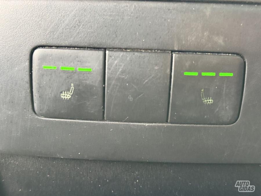 White Skoda Octavia 2012 in Vilnius, with an engine capacity of 1.60 L and mileage of 320 thousand km for 3650 €, photo 24 on AUTOMOTO.COM.LV