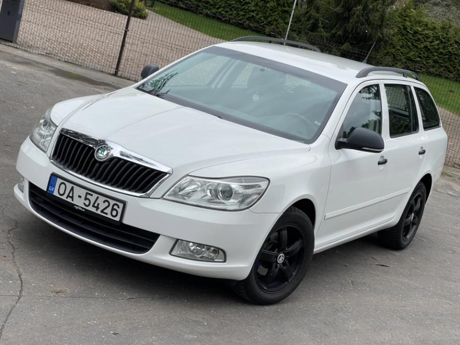 White Skoda Octavia 2012 in Riga, with an engine capacity of 1.60 L and mileage of 225 thousand km for 3900 €, photo 1 on AUTOMOTO.COM.LV