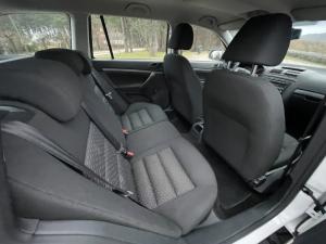 White Skoda Octavia 2012 in Riga, with an engine capacity of 1.60 L and mileage of 225 thousand km for 3900 €, photo 7 on AUTOMOTO.COM.LV