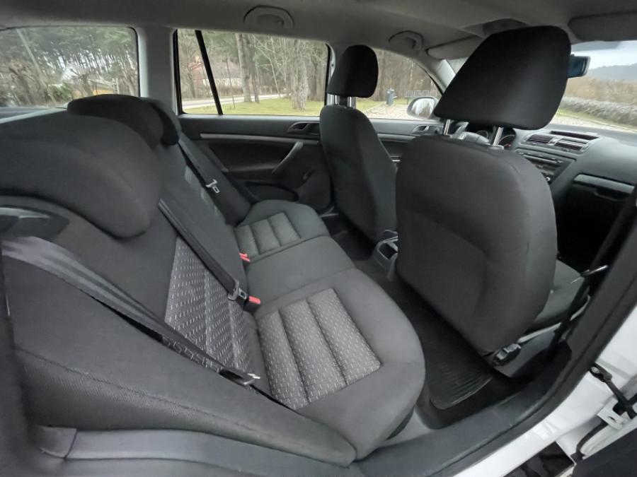 White Skoda Octavia 2012 in Riga, with an engine capacity of 1.60 L and mileage of 225 thousand km for 3900 €, photo 7 on AUTOMOTO.COM.LV