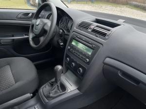 White Skoda Octavia 2012 in Riga, with an engine capacity of 1.60 L and mileage of 225 thousand km for 3900 €, photo 8 on AUTOMOTO.COM.LV
