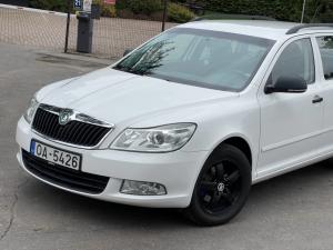 White Skoda Octavia 2012 in Riga, with an engine capacity of 1.60 L and mileage of 225 thousand km for 3900 €, photo 13 on AUTOMOTO.COM.LV
