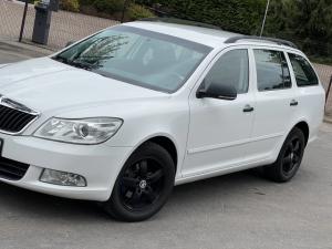 White Skoda Octavia 2012 in Riga, with an engine capacity of 1.60 L and mileage of 225 thousand km for 3900 €, photo 14 on AUTOMOTO.COM.LV