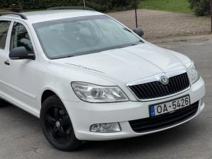 White Skoda Octavia 2012 in Riga, with an engine capacity of 1.60 L and mileage of 225 thousand km for 3900 €, photo 17 on AUTOMOTO.COM.LV