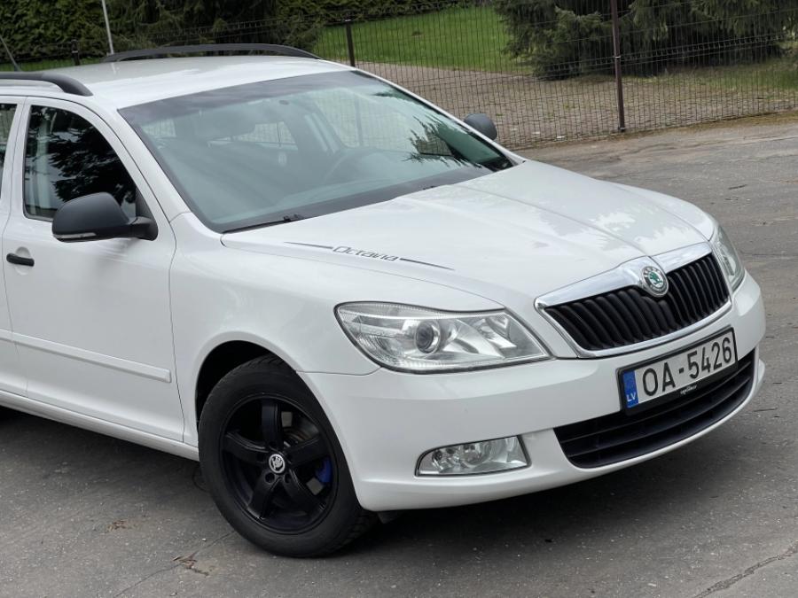White Skoda Octavia 2012 in Riga, with an engine capacity of 1.60 L and mileage of 225 thousand km for 3900 €, photo 18 on AUTOMOTO.COM.LV