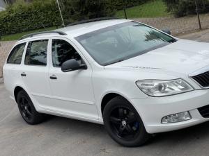 White Skoda Octavia 2012 in Riga, with an engine capacity of 1.60 L and mileage of 225 thousand km for 3900 €, photo 19 on AUTOMOTO.COM.LV