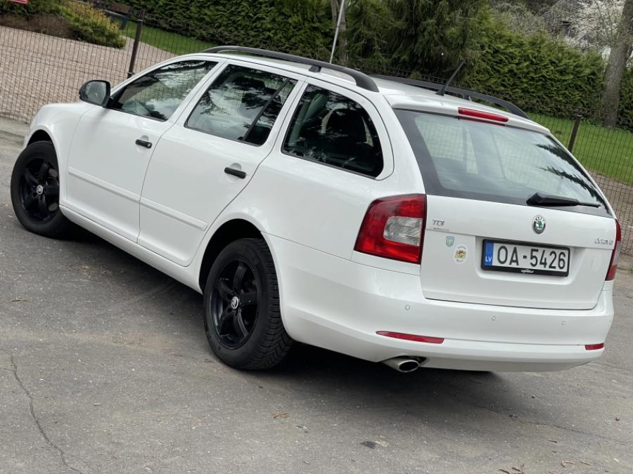 White Skoda Octavia 2012 in Riga, with an engine capacity of 1.60 L and mileage of 225 thousand km for 3900 €, photo 21 on AUTOMOTO.COM.LV