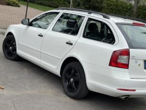 White Skoda Octavia 2012 in Riga, with an engine capacity of 1.60 L and mileage of 225 thousand km for 3900 €, photo 22 on AUTOMOTO.COM.LV