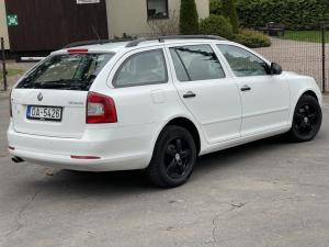 White Skoda Octavia 2012 in Riga, with an engine capacity of 1.60 L and mileage of 225 thousand km for 3900 €, photo 27 on AUTOMOTO.COM.LV
