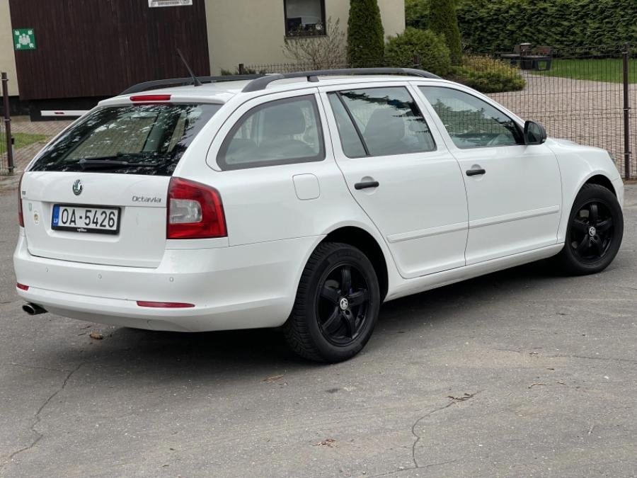 White Skoda Octavia 2012 in Riga, with an engine capacity of 1.60 L and mileage of 225 thousand km for 3900 €, photo 27 on AUTOMOTO.COM.LV
