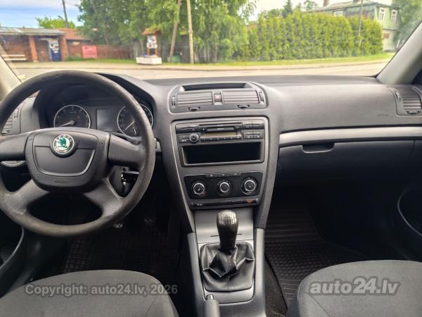 Balts Skoda Octavia 2012 Tallina, ar dzinēja tilpumu 1.20 L un nobraukumu 195 tūkst. km par 2999 €, foto 5 vietnē AUTOMOTO.COM.LV