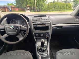 White Skoda Octavia 2012 in Tallinn, with an engine capacity of 1.20 L and mileage of 195 thousand km for 2999 €, photo 6 on AUTOMOTO.COM.LV