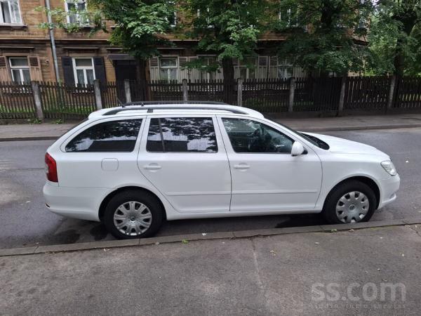Белый Шкода Октавия 2012 в Рига, объемом двигателя 1.60 л и пробегом 404 тыс. км за 3100 €, фото 4 на AUTOMOTO.COM.LV