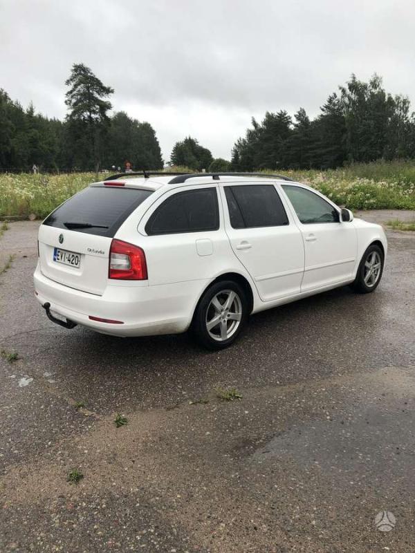 White Skoda Octavia 2012 in Klaipeda, with an engine capacity of 1.97 L and mileage of 381 thousand km for 3450 €, photo 4 on AUTOMOTO.COM.LV