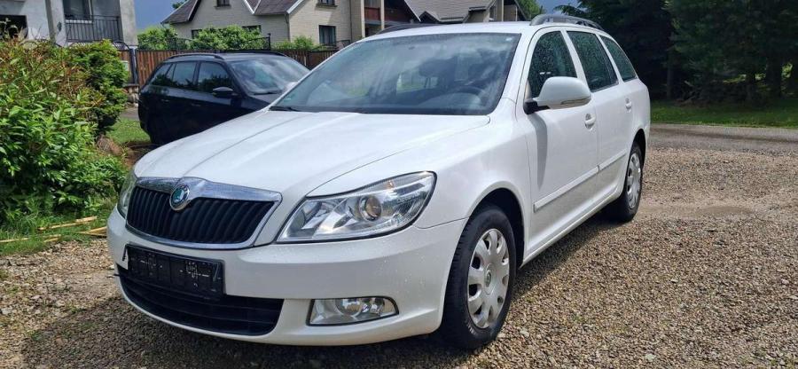 Balts Skoda Octavia 2012 Pasvalys, ar dzinēja tilpumu 1.97 L un nobraukumu 246 tūkst. km par 3550 €, foto 4 vietnē AUTOMOTO.COM.LV