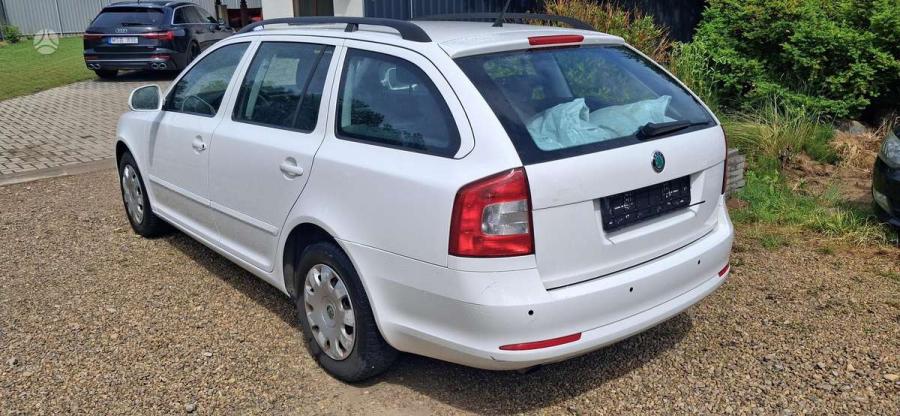 Balts Skoda Octavia 2012 Pasvalys, ar dzinēja tilpumu 1.97 L un nobraukumu 246 tūkst. km par 3550 €, foto 5 vietnē AUTOMOTO.COM.LV
