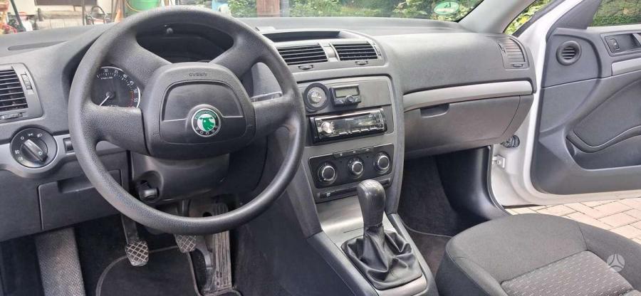 Balts Skoda Octavia 2012 Pasvalys, ar dzinēja tilpumu 1.97 L un nobraukumu 246 tūkst. km par 3550 €, foto 12 vietnē AUTOMOTO.COM.LV