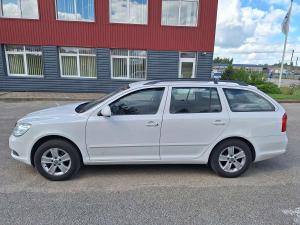 Balts Skoda Octavia 2012 Telšiai, ar dzinēja tilpumu 1.60 L un nobraukumu 271 tūkst. km par 3450 €, foto 4 vietnē AUTOMOTO.COM.LV
