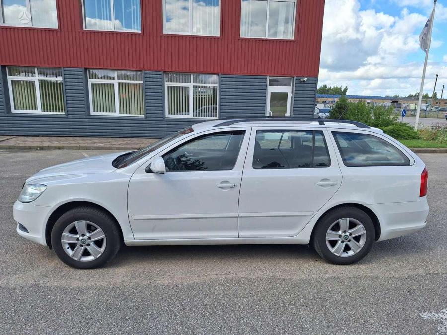 Balts Skoda Octavia 2012 Telšiai, ar dzinēja tilpumu 1.60 L un nobraukumu 271 tūkst. km par 3450 €, foto 4 vietnē AUTOMOTO.COM.LV