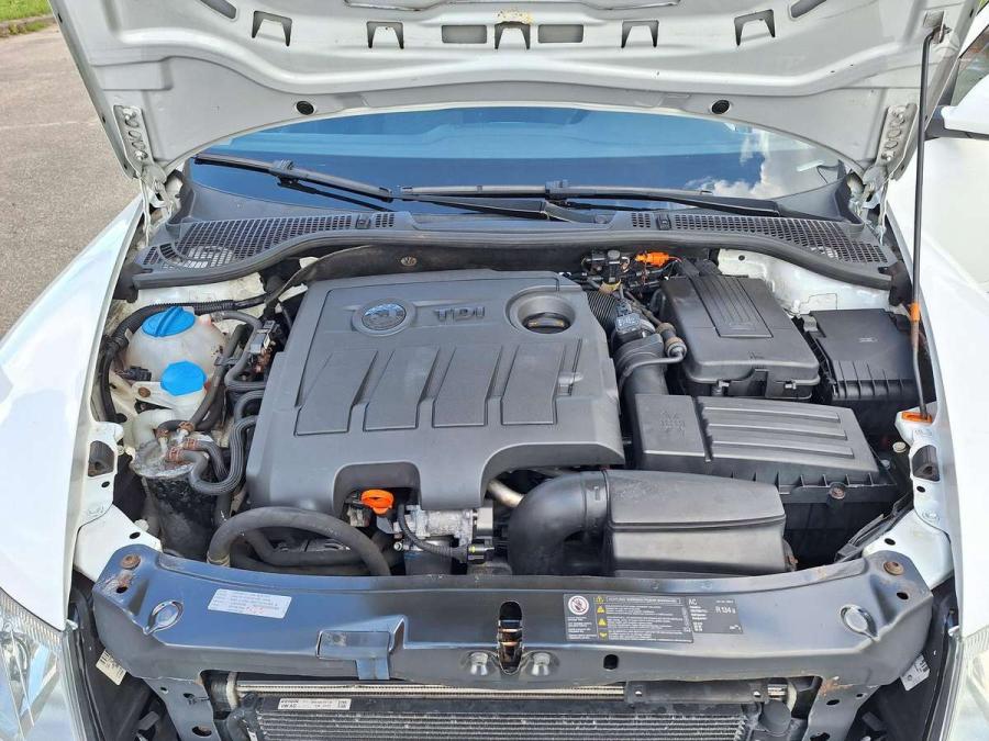 Balts Skoda Octavia 2012 Telšiai, ar dzinēja tilpumu 1.60 L un nobraukumu 271 tūkst. km par 3450 €, foto 15 vietnē AUTOMOTO.COM.LV