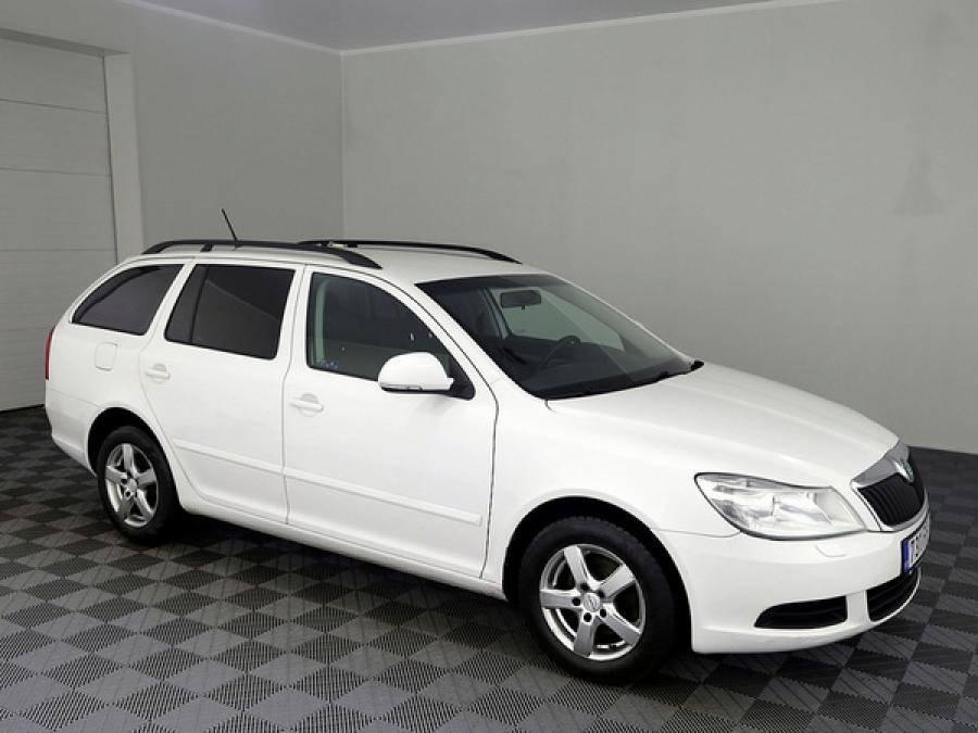 White Skoda Octavia 2012 in Tallinn, with an engine capacity of 1.60 L and mileage of 357 thousand km for 1899 €, photo 1 on AUTOMOTO.COM.LV