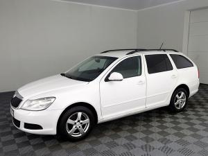 White Skoda Octavia 2012 in Tallinn, with an engine capacity of 1.60 L and mileage of 357 thousand km for 1899 €, photo 3 on AUTOMOTO.COM.LV