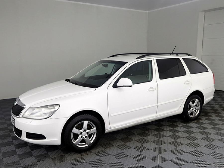 White Skoda Octavia 2012 in Tallinn, with an engine capacity of 1.60 L and mileage of 357 thousand km for 1899 €, photo 3 on AUTOMOTO.COM.LV