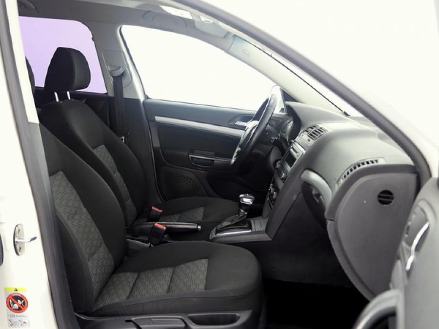 White Skoda Octavia 2012 in Tallinn, with an engine capacity of 1.60 L and mileage of 357 thousand km for 1899 €, photo 7 on AUTOMOTO.COM.LV