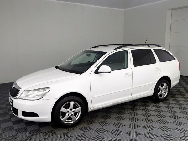 White Skoda Octavia 2012 in Tallinn, with an engine capacity of 1.60 L and mileage of 357 thousand km for 1899 €, photo 9 on AUTOMOTO.COM.LV