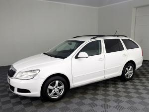 White Skoda Octavia 2012 in Tallinn, with an engine capacity of 1.60 L and mileage of 357 thousand km for 1899 €, photo 10 on AUTOMOTO.COM.LV