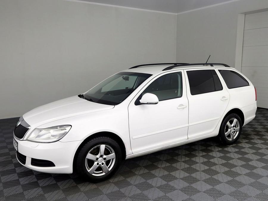 White Skoda Octavia 2012 in Tallinn, with an engine capacity of 1.60 L and mileage of 357 thousand km for 1899 €, photo 10 on AUTOMOTO.COM.LV