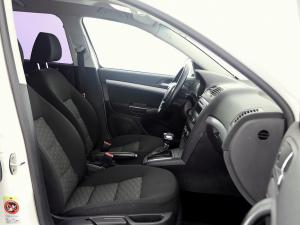 White Skoda Octavia 2012 in Tallinn, with an engine capacity of 1.60 L and mileage of 357 thousand km for 1899 €, photo 14 on AUTOMOTO.COM.LV