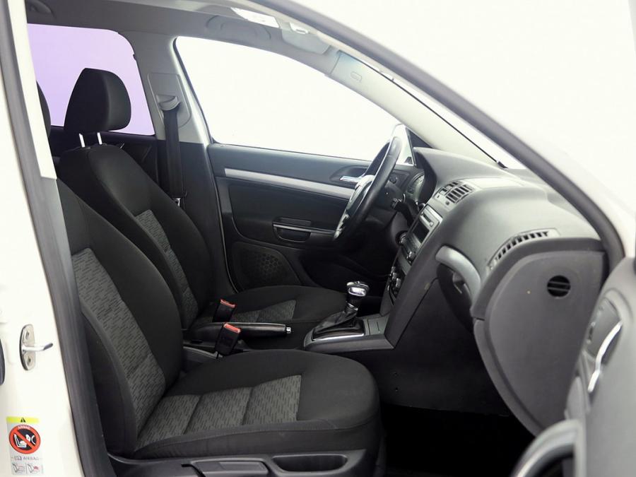 White Skoda Octavia 2012 in Tallinn, with an engine capacity of 1.60 L and mileage of 357 thousand km for 1899 €, photo 14 on AUTOMOTO.COM.LV